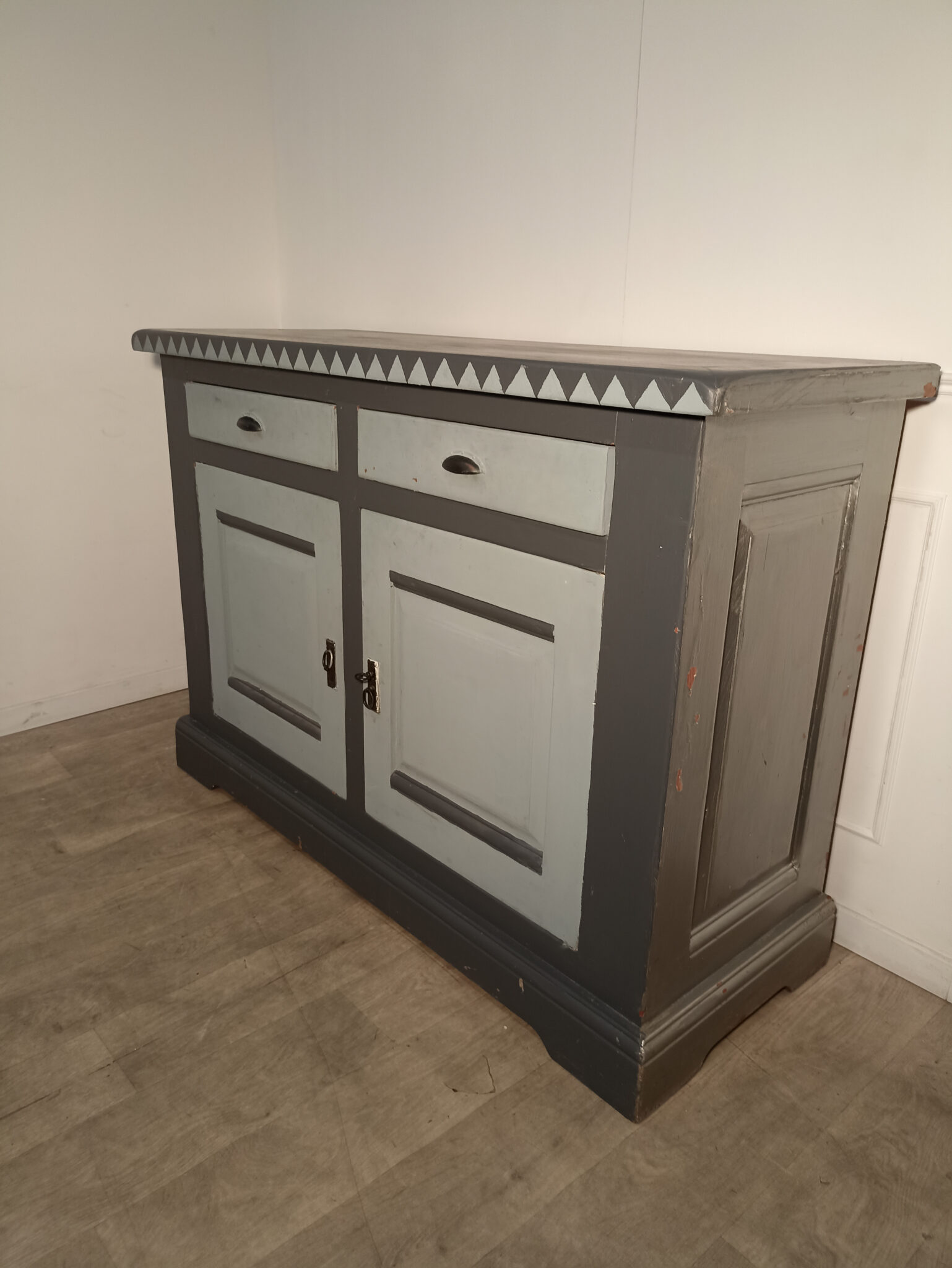 Bobby : Buffet en bois massif peint - 160 € - Bon état