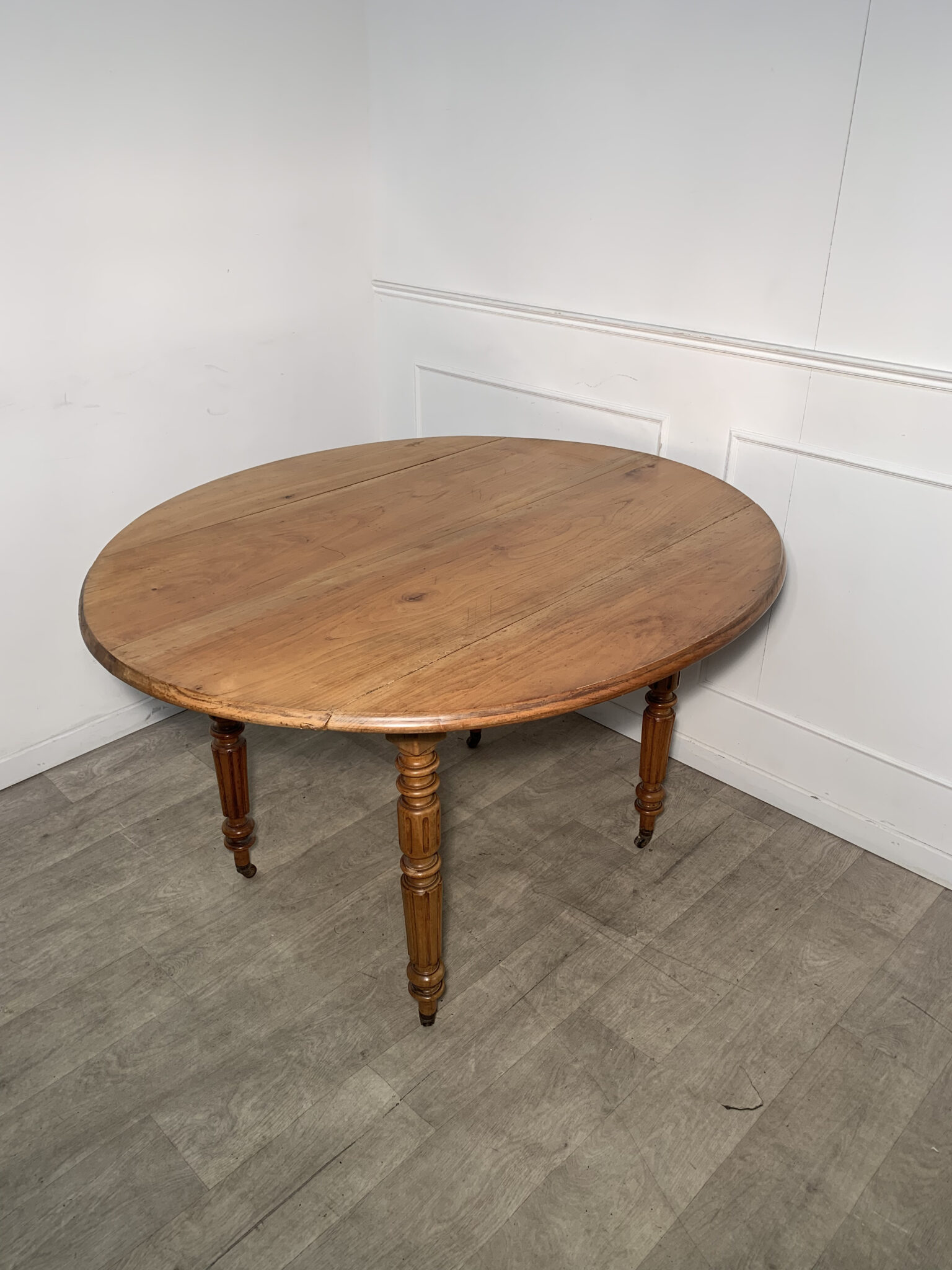 Bobby : Table Louis Philippe avec rallonges - 95 € - Très bon état