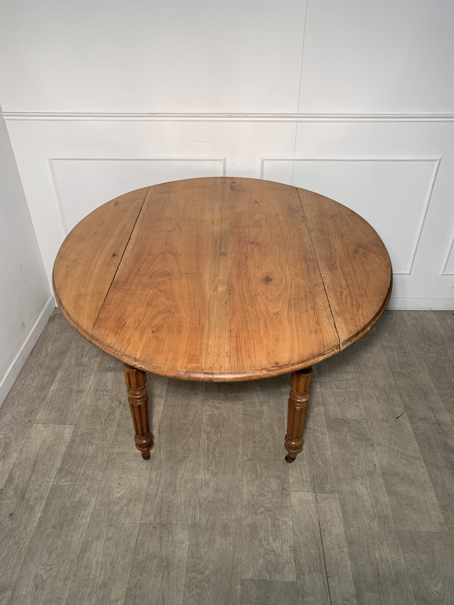 Bobby : Table Louis Philippe avec rallonges - 95 € - Très bon état