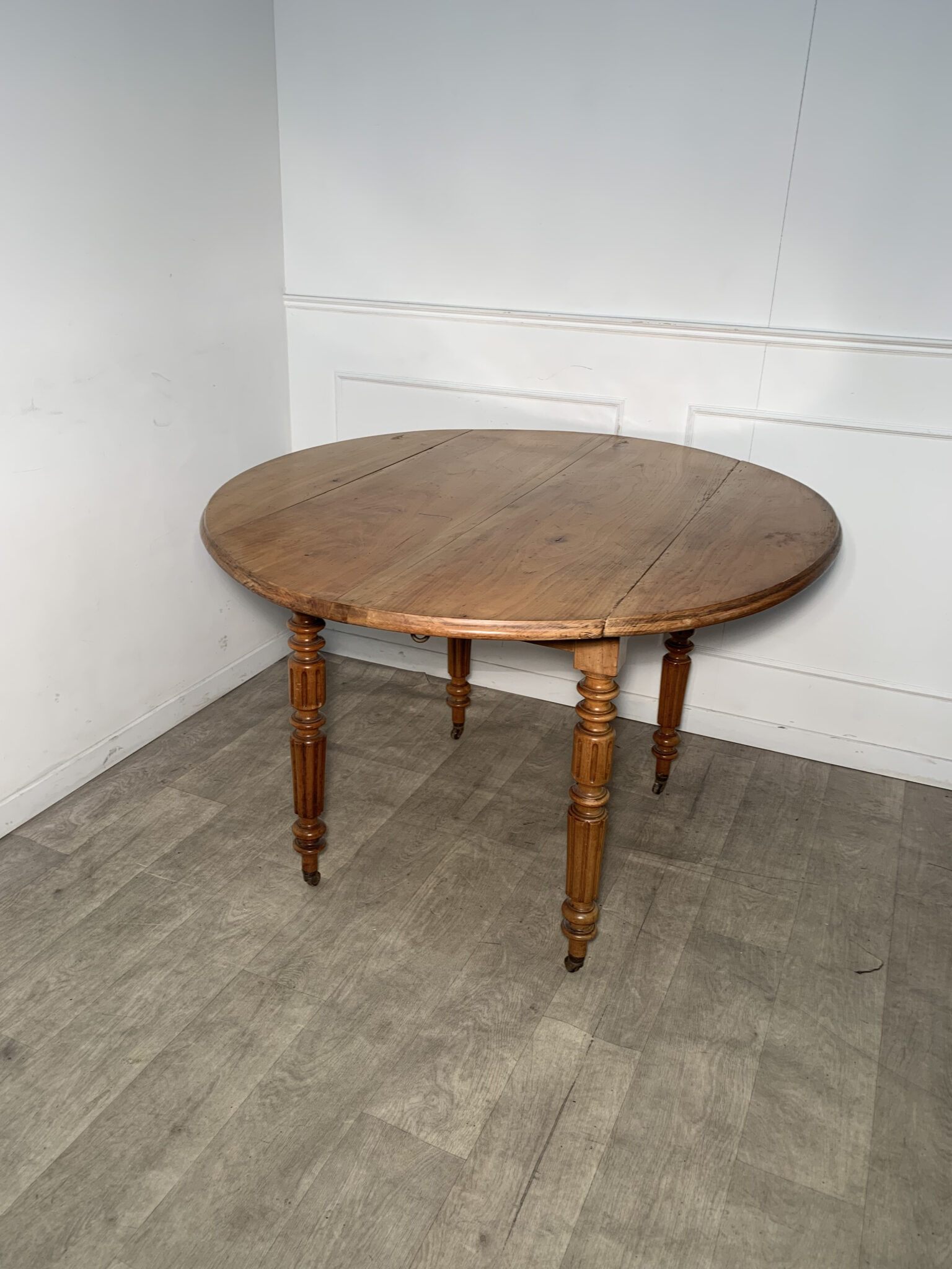 Bobby : Table Louis Philippe avec rallonges - 95 € - Très bon état