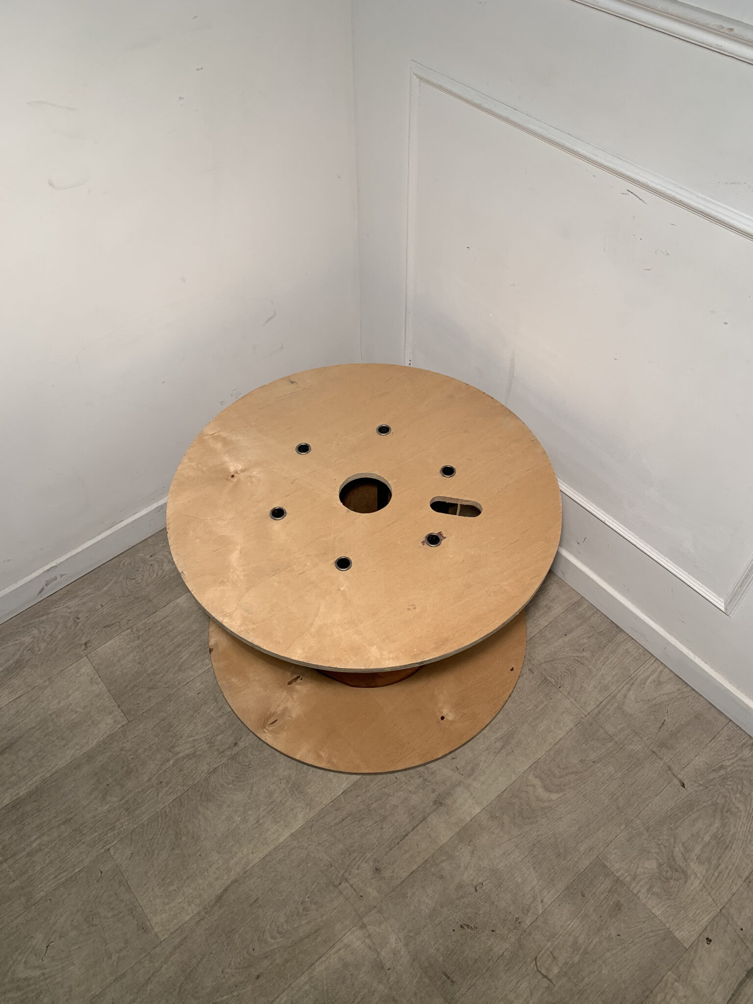 Bobby : Table basse/bobine en bois - 19 € - État correct